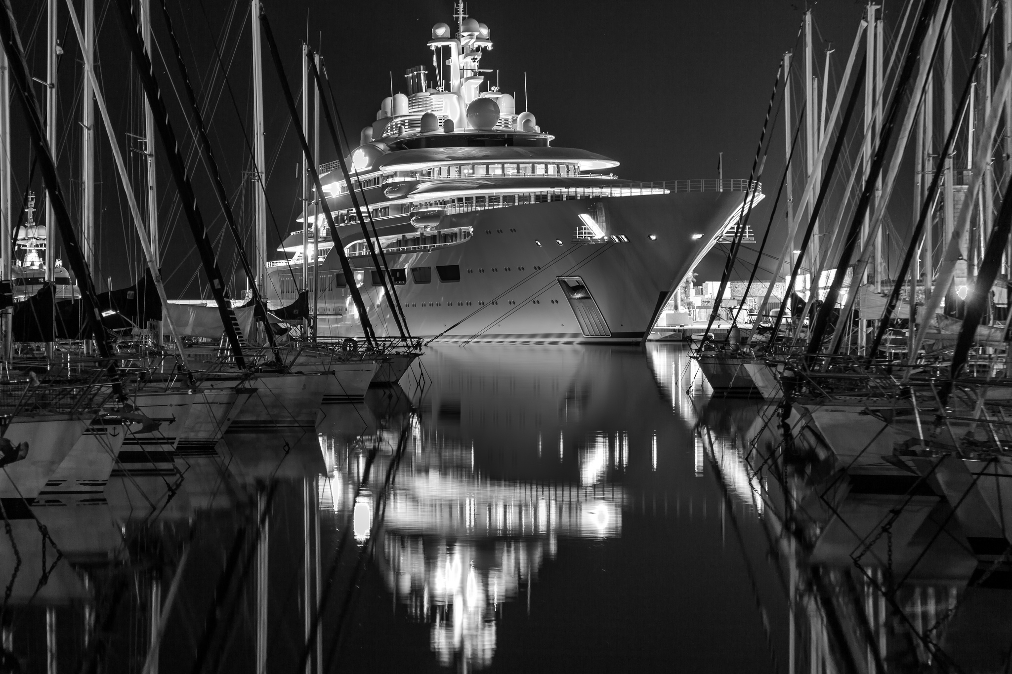 Yacht DILBAR, Lurssen | CHARTERWORLD Luxury Superyacht Charters